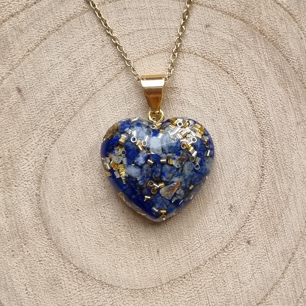 Collier Orgonite Coeur Lapis Lazuli « AMOUR DE SOI » – Flore Power